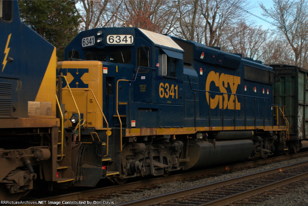 CSX GP40-2 6341 trails on Q409-15